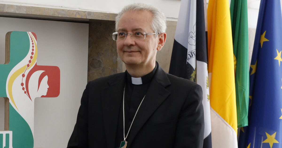 Bishop Ravelli at WYD headquarters